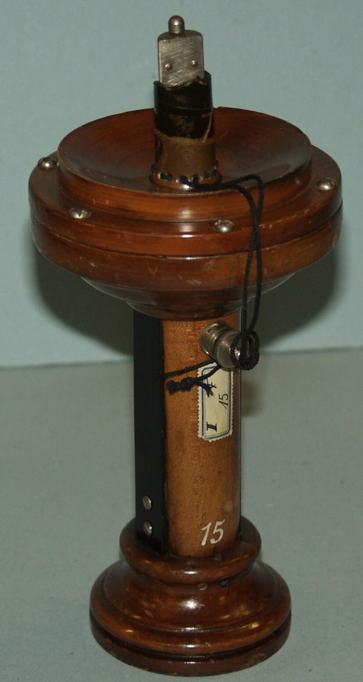 Fernsprecher mit Hufeisenmagnet (Fernhörer) mit zugehöriger Rufpfeife ...