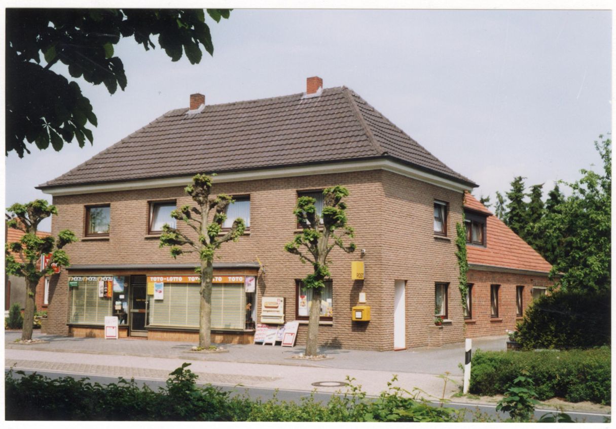 Fotografie, Außenansicht der Poststelle I der Deutschen Bundespost in ...