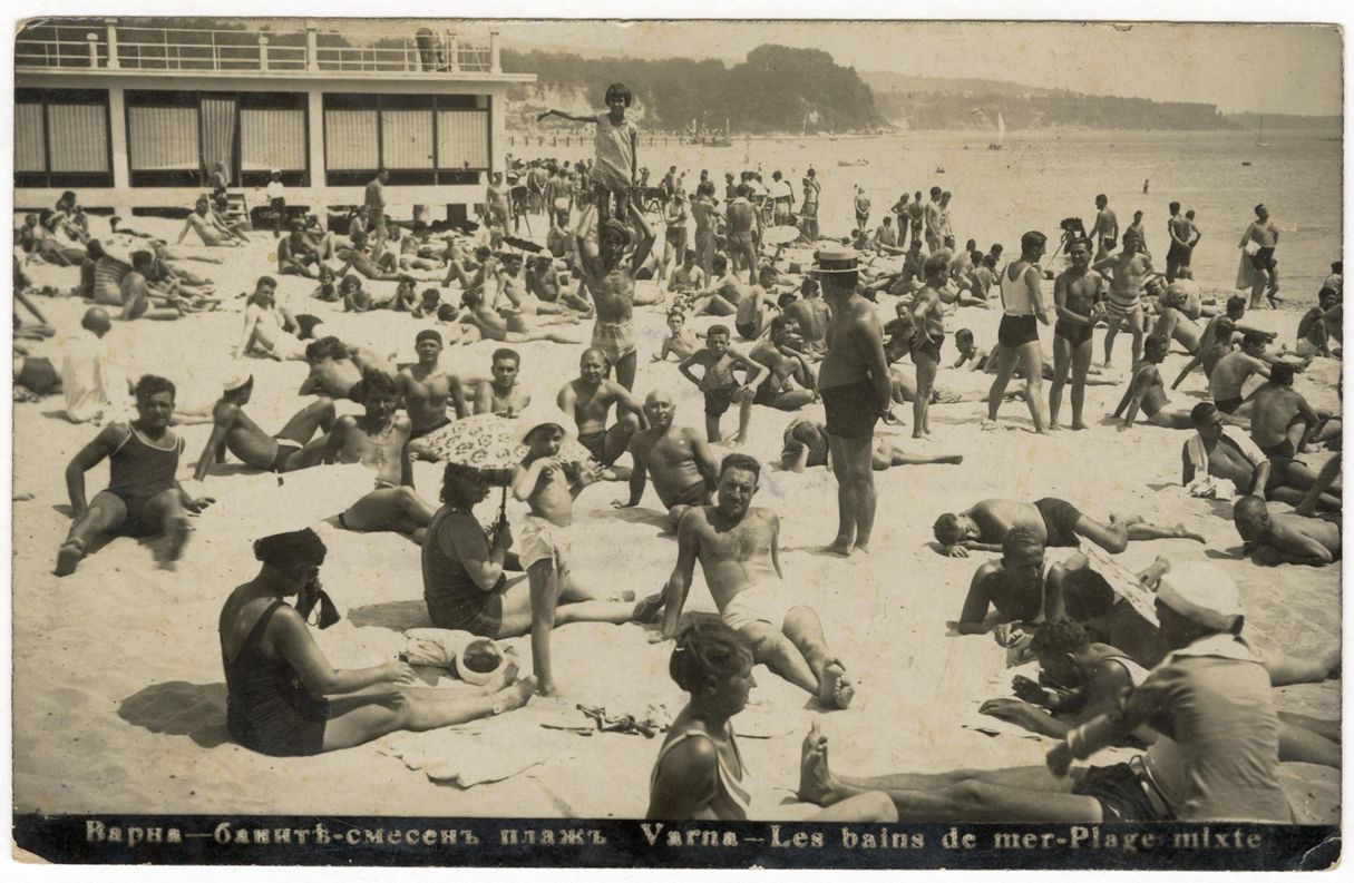 Ansichtspostkarte, Varna (Bulgarien), Strandszene am Schwarzen Meer ...