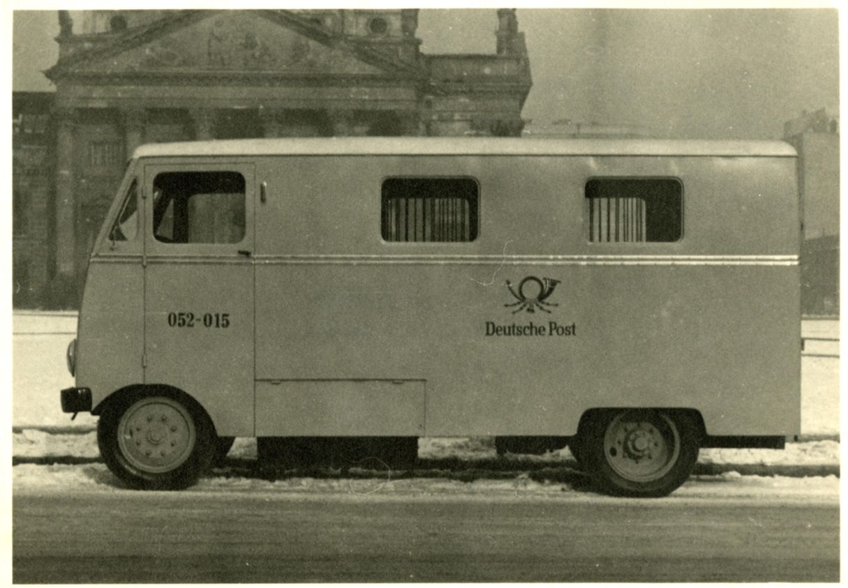 Fotografie. Bergmann Elektro-Paketwagen EL 2500 der Deutschen Post der ...
